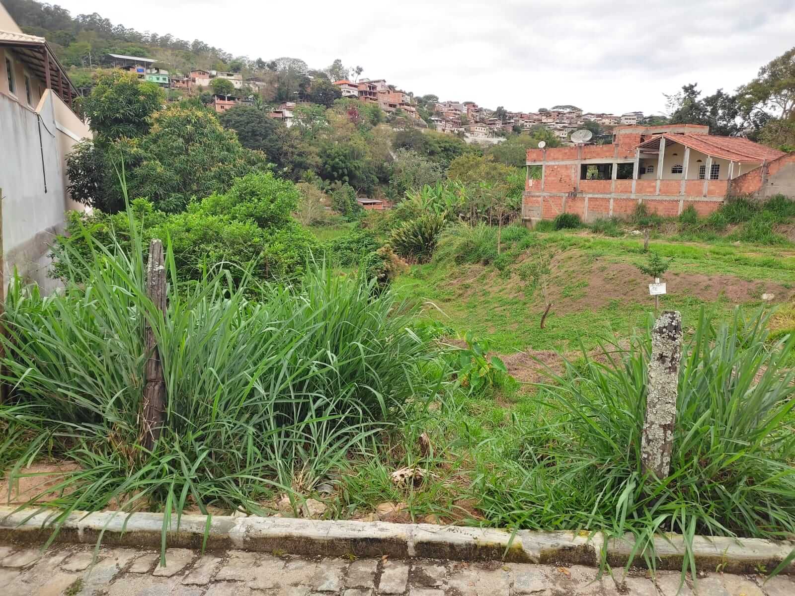 Terreno no Constantino, Cordeiro/RJ. – Rw Imobiliaria